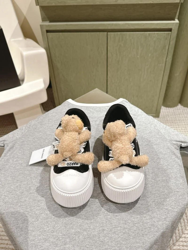 13De Marzo Shoes