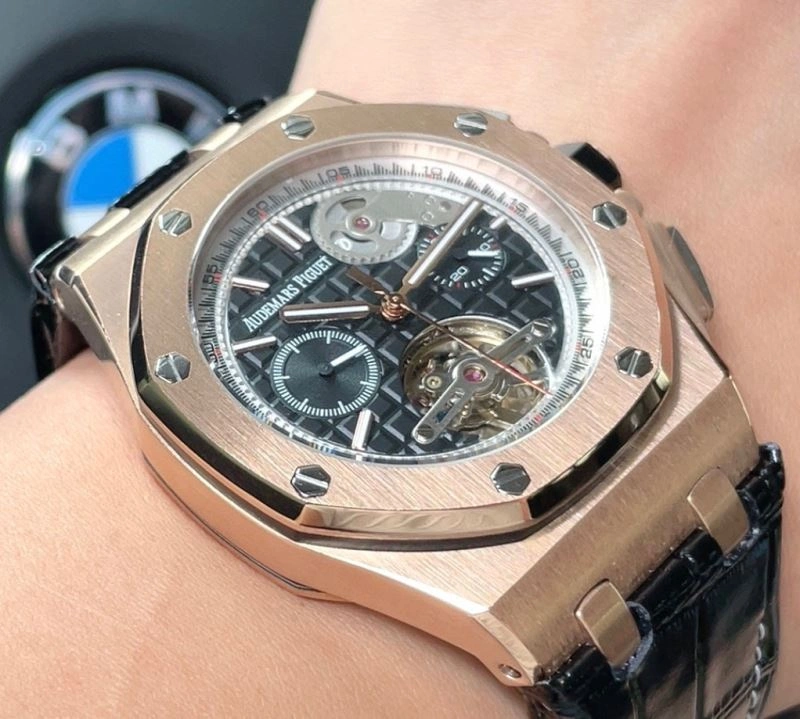 Indistinguishable AP Watches