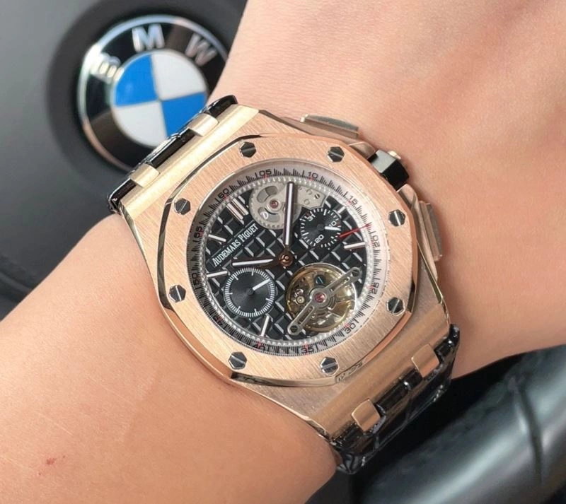Indistinguishable AP Watches