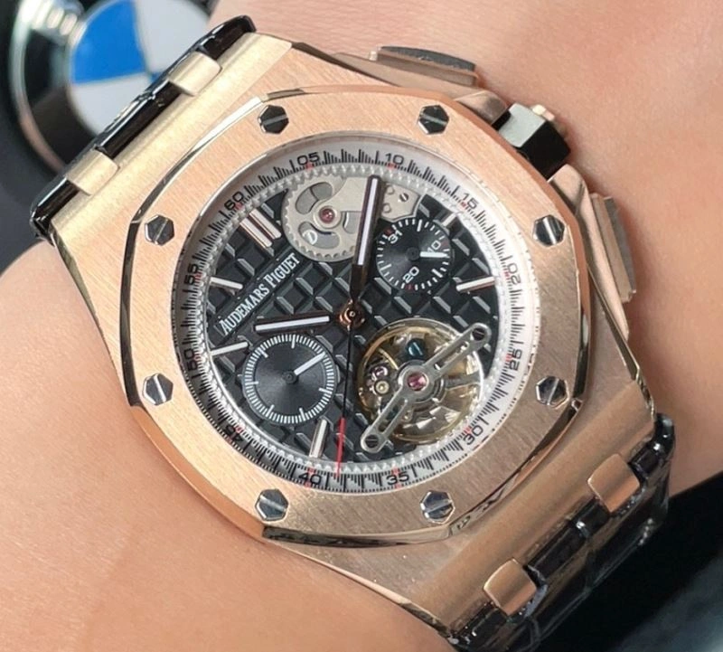 Indistinguishable AP Watches