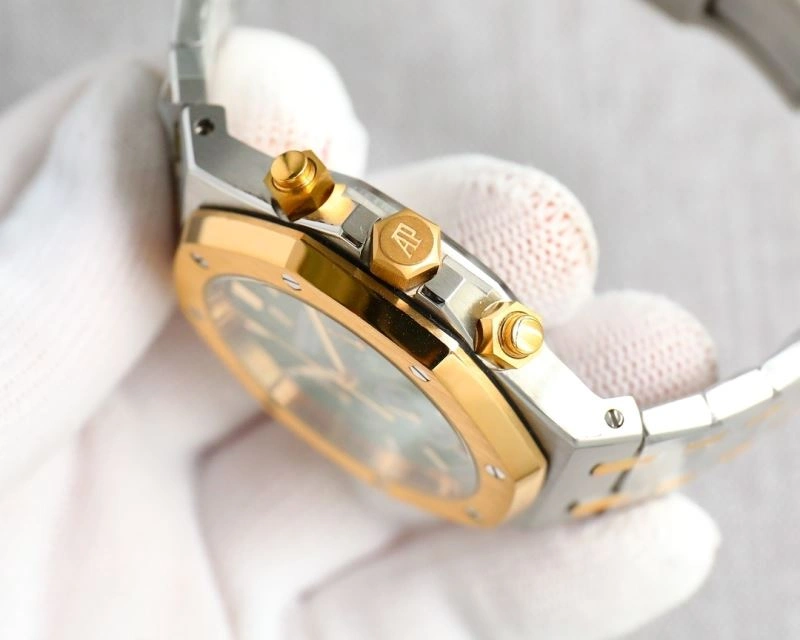 Indistinguishable AP Watches