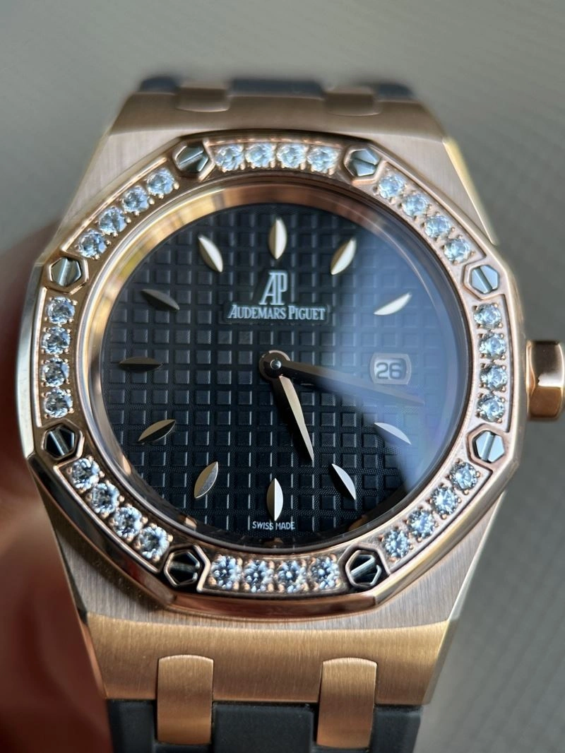 Indistinguishable AP Watches