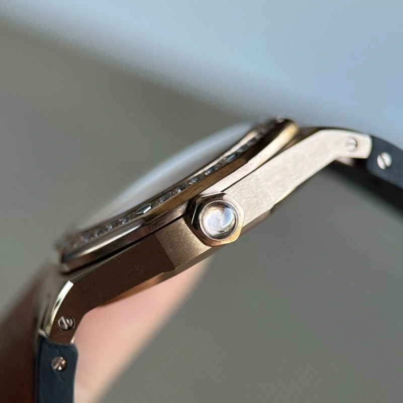 Indistinguishable AP Watches