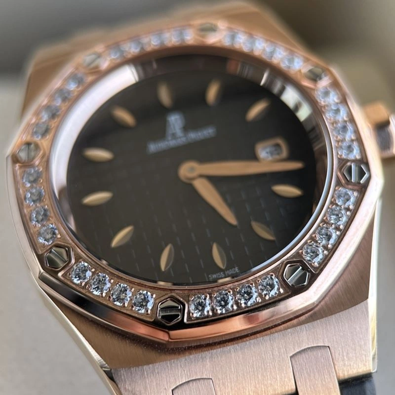 Indistinguishable AP Watches
