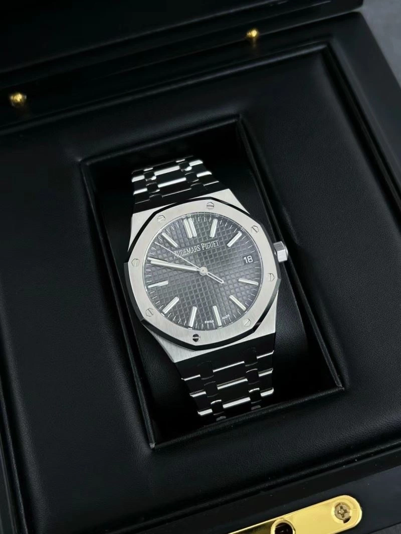 Indistinguishable AP Watches
