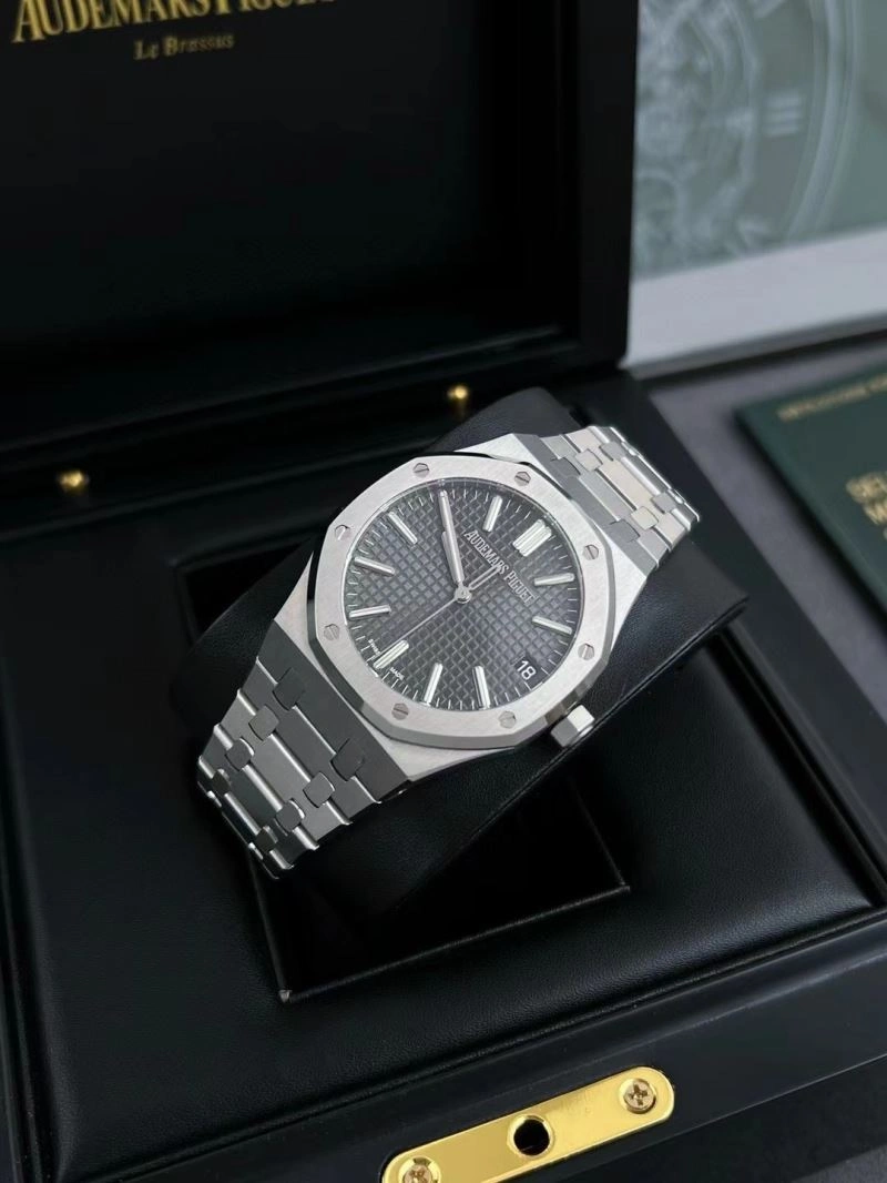 Indistinguishable AP Watches