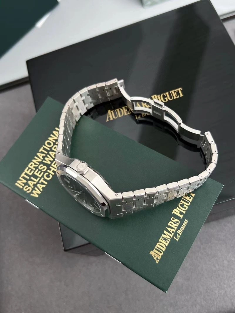Indistinguishable AP Watches