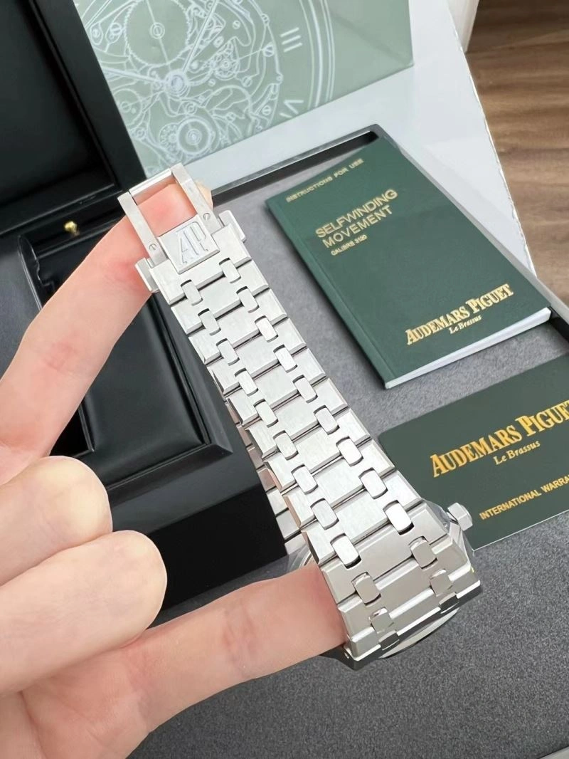 Indistinguishable AP Watches