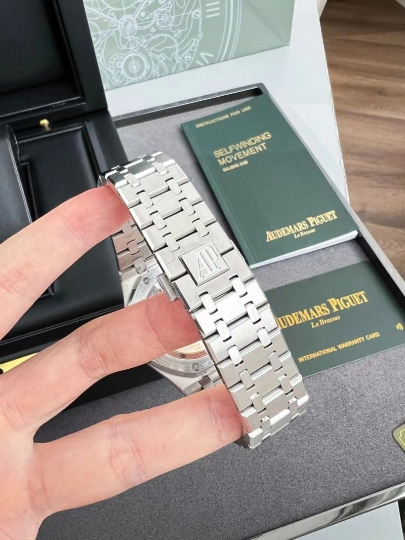 Indistinguishable AP Watches