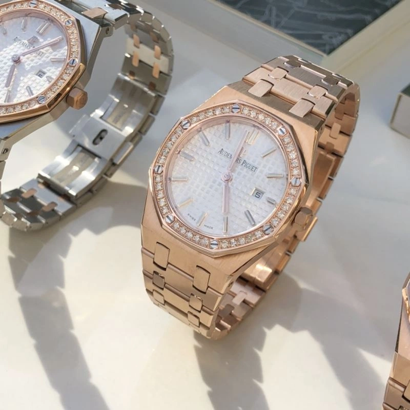 Indistinguishable AP Watches