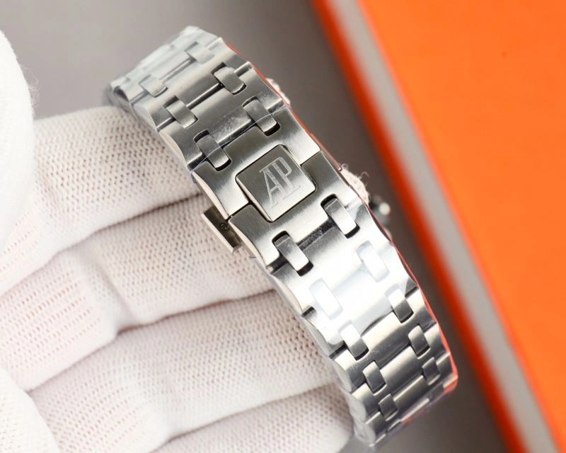 Indistinguishable AP Watches