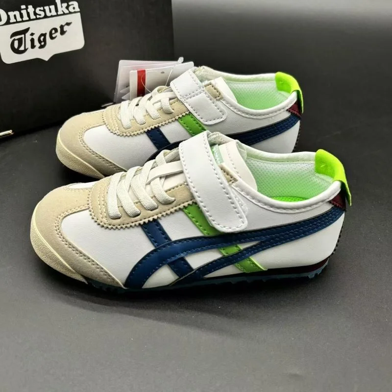 Accurate model ASICS SHOES