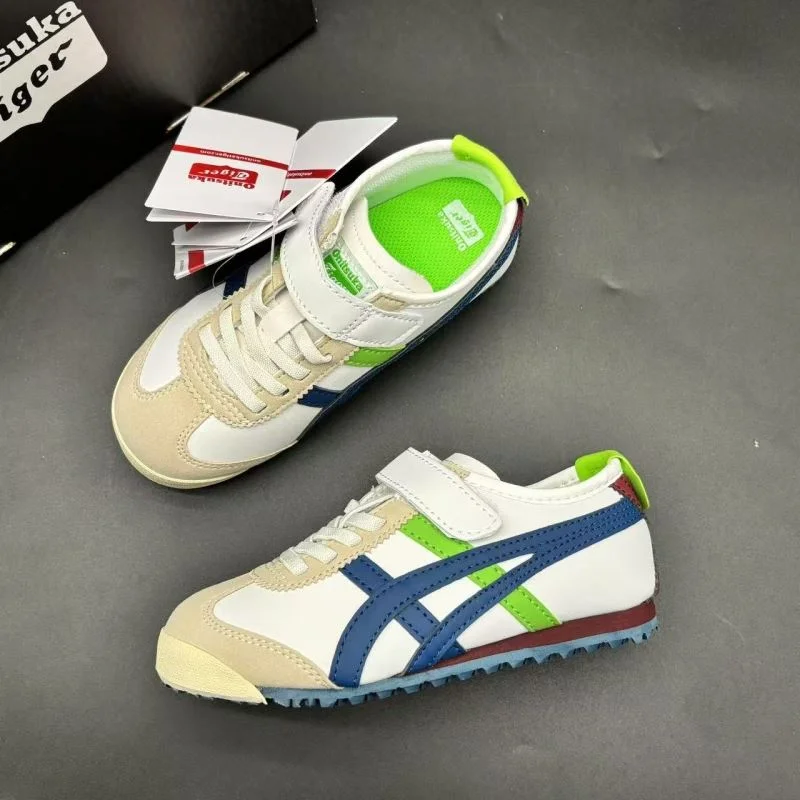 Accurate model ASICS SHOES