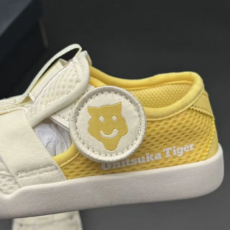 Indistinguishable ASICS SHOES
