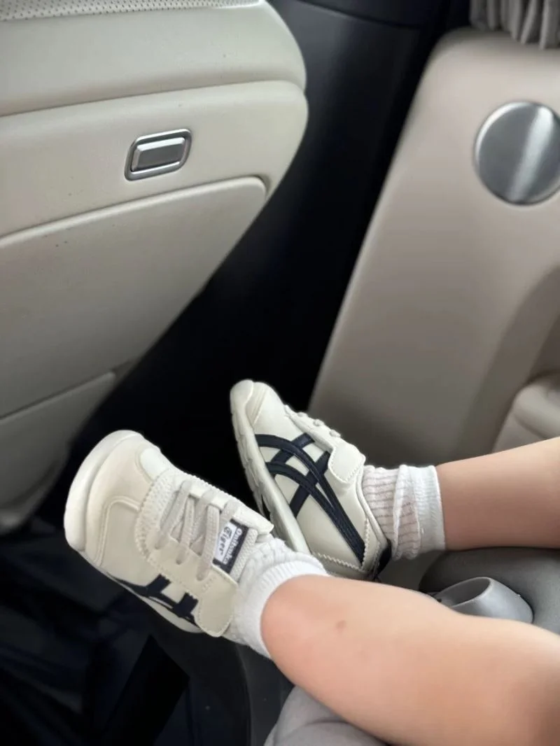 Brand-authenticated ASICS SHOES