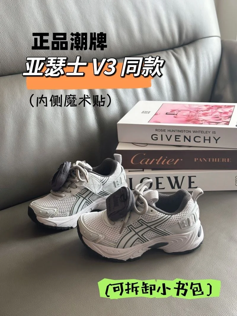 Indistinguishable ASICS SHOES