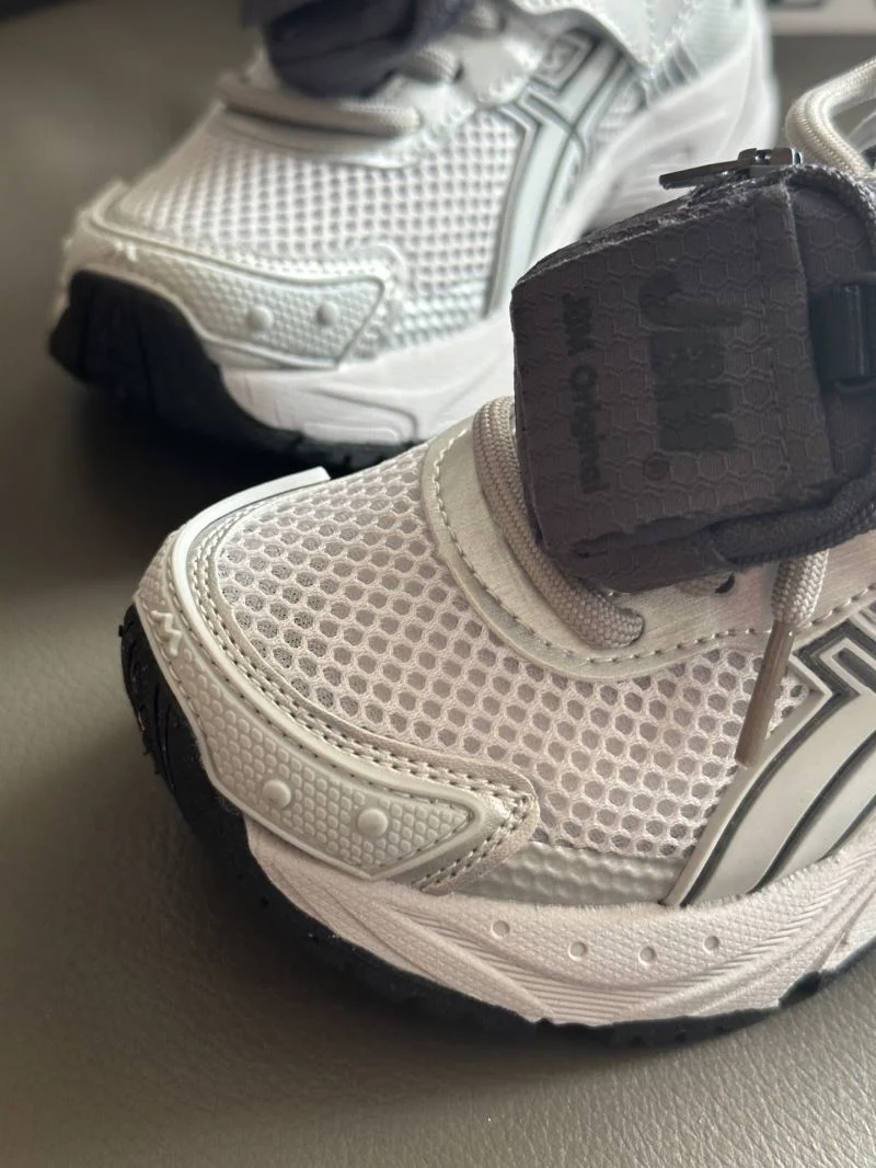 Indistinguishable ASICS SHOES