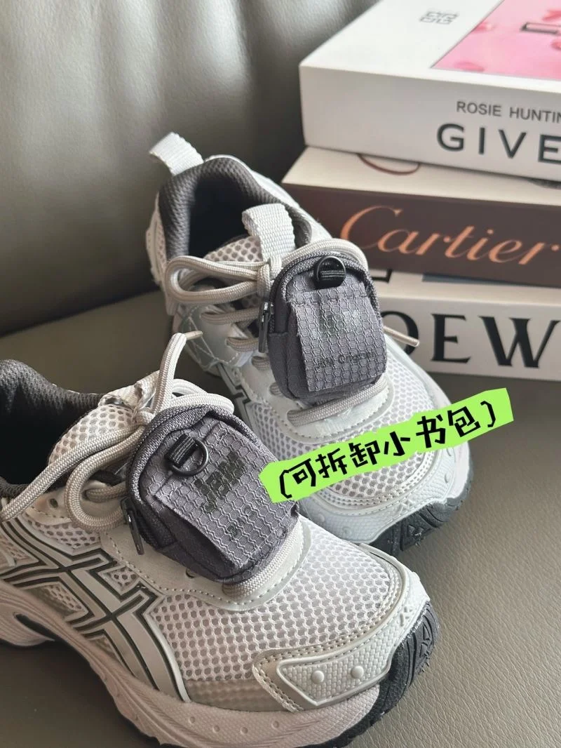 Indistinguishable ASICS SHOES