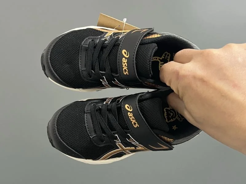 Low-cost ASICS SHOES