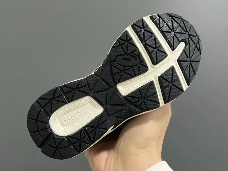 Low-cost ASICS SHOES