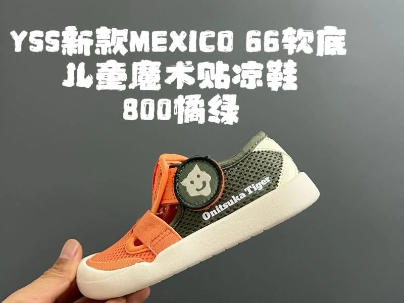 Accurate model ASICS SHOES