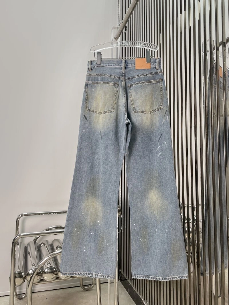 Accurate model Acne Jeans