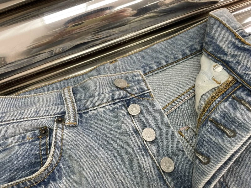 Accurate model Acne Jeans