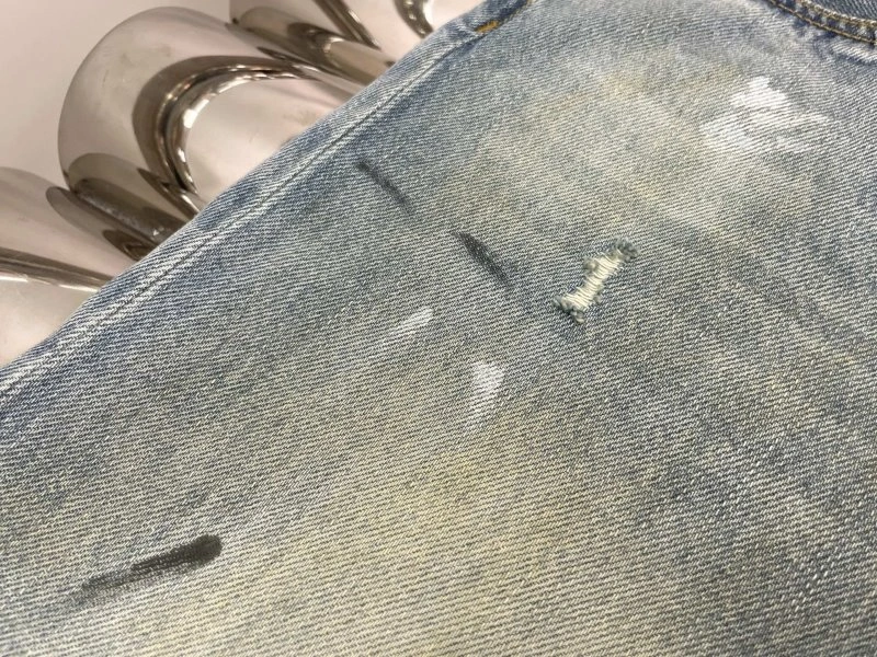 Accurate model Acne Jeans