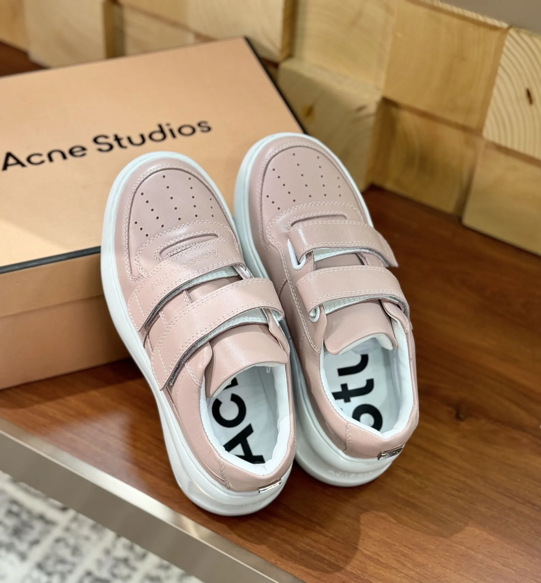 Accurate model Acne Studio Shoes