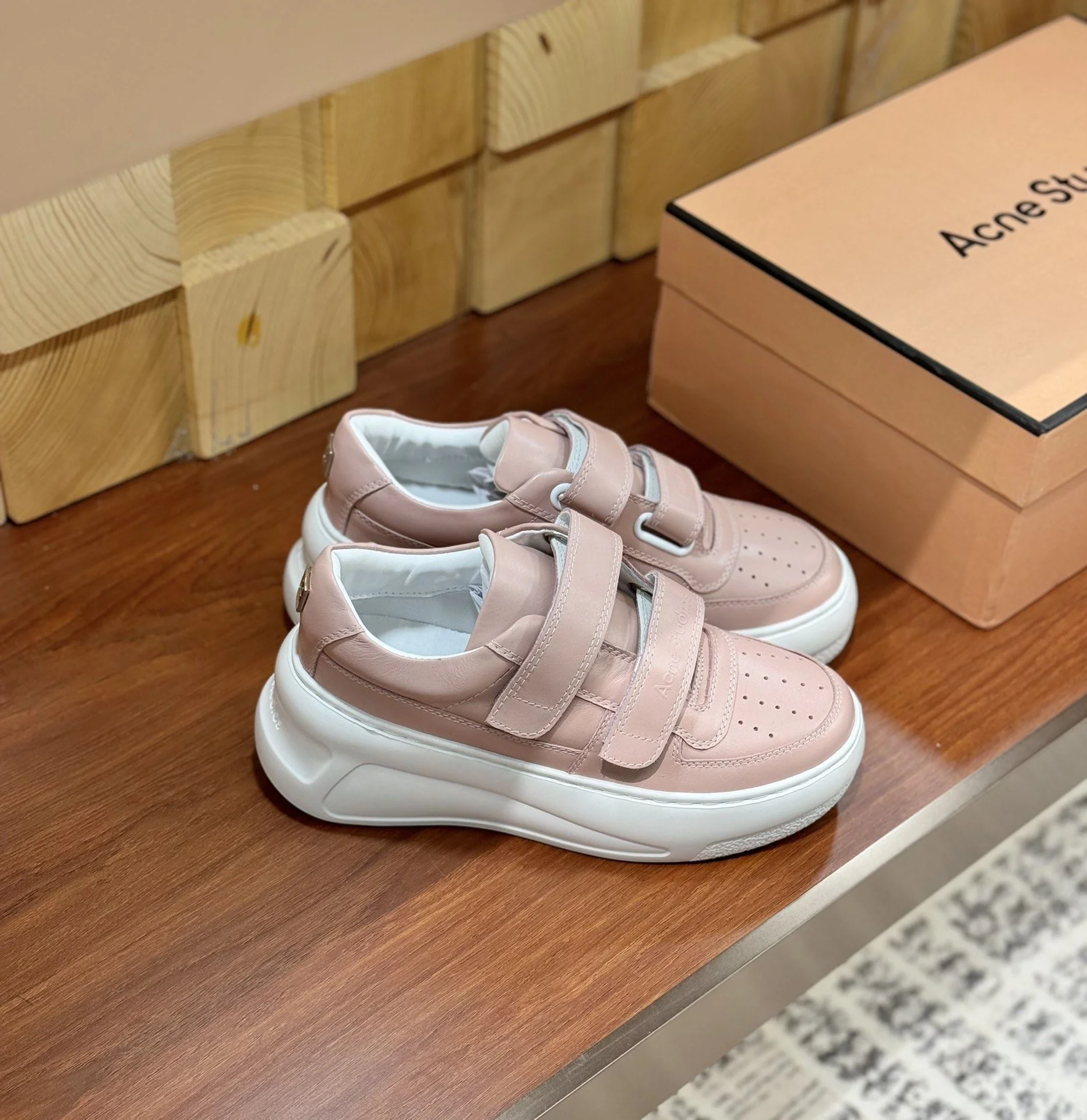 Accurate model Acne Studio Shoes
