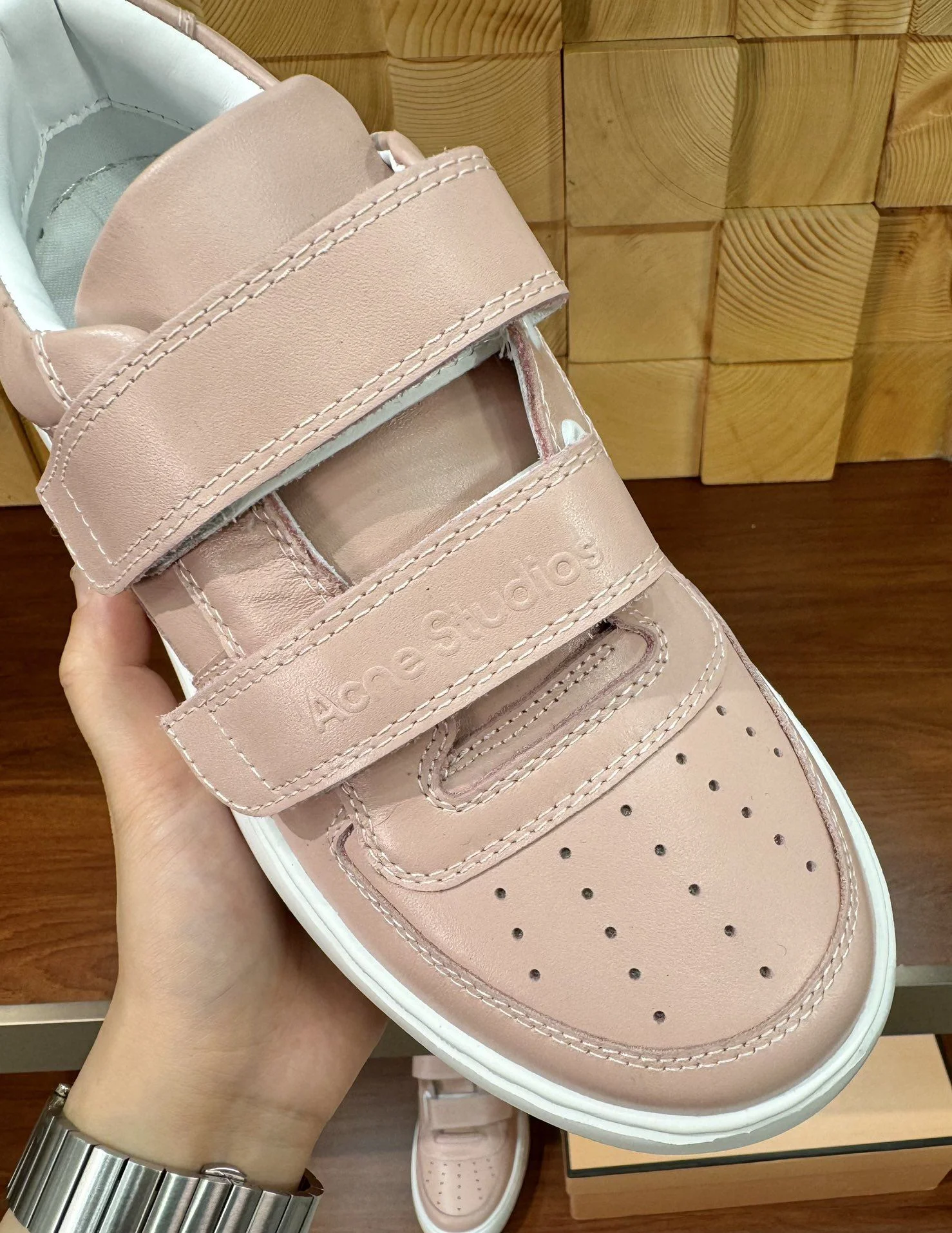 Accurate model Acne Studio Shoes
