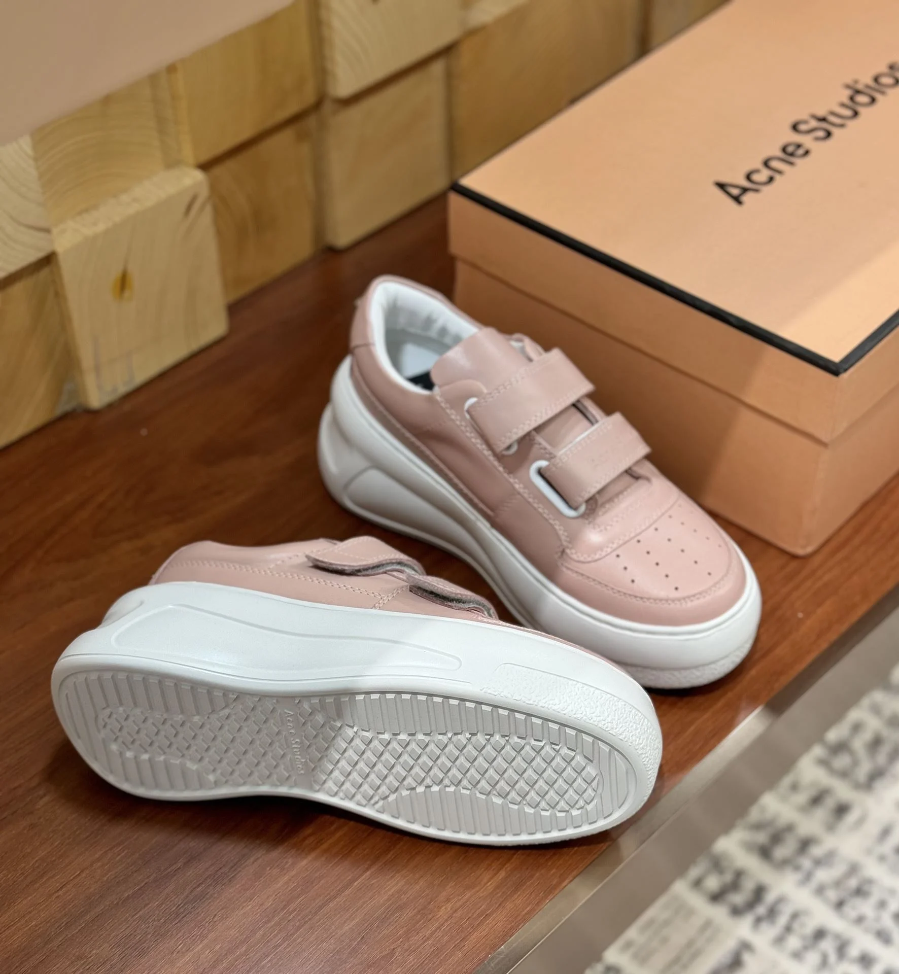 Accurate model Acne Studio Shoes