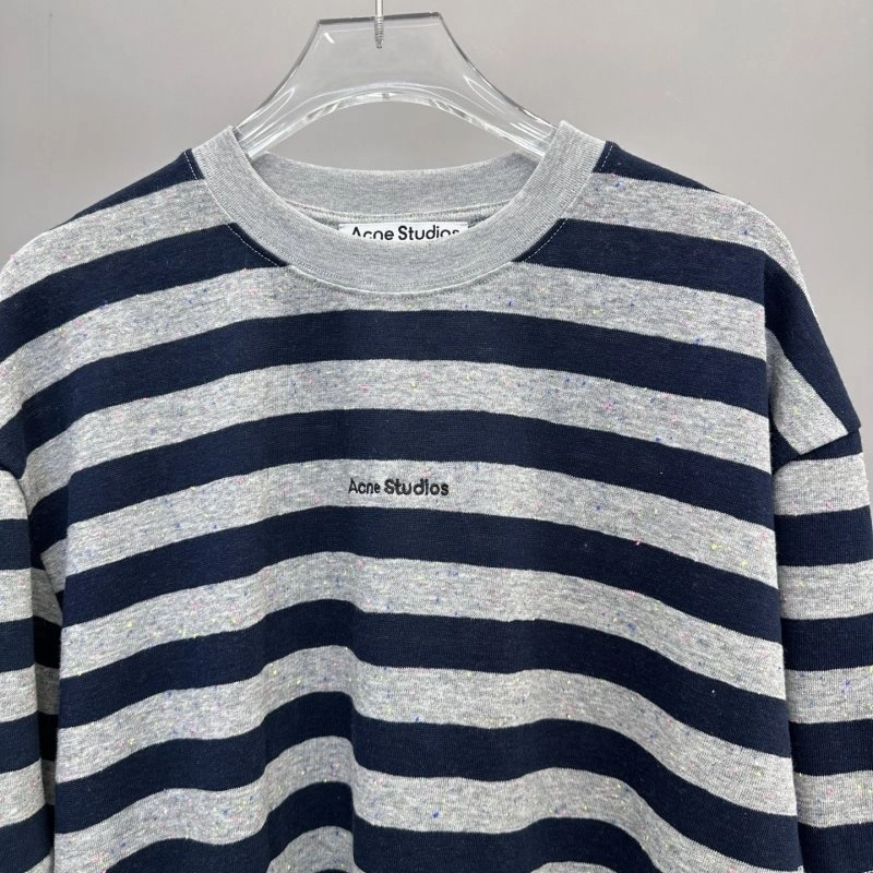 Accurate model Acne T-Shirts