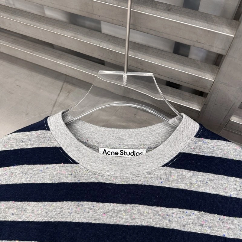 Accurate model Acne T-Shirts