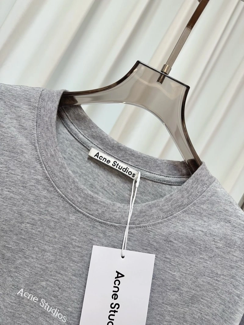 Accurate model Acne T-Shirts