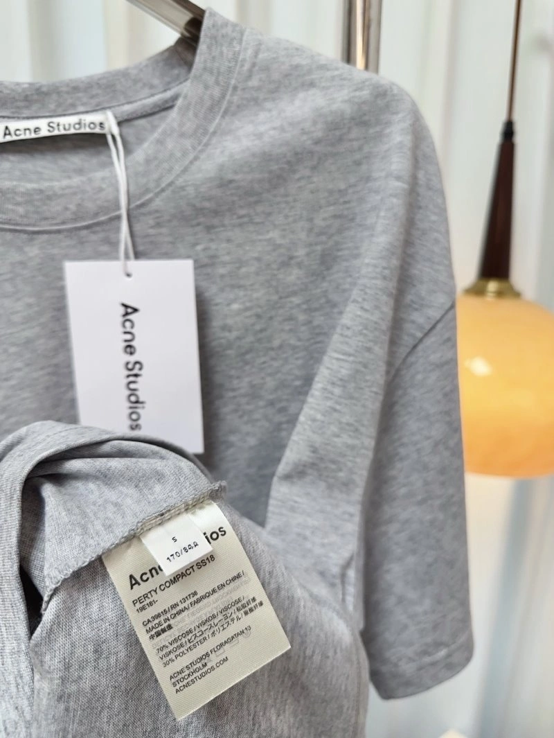 Accurate model Acne T-Shirts