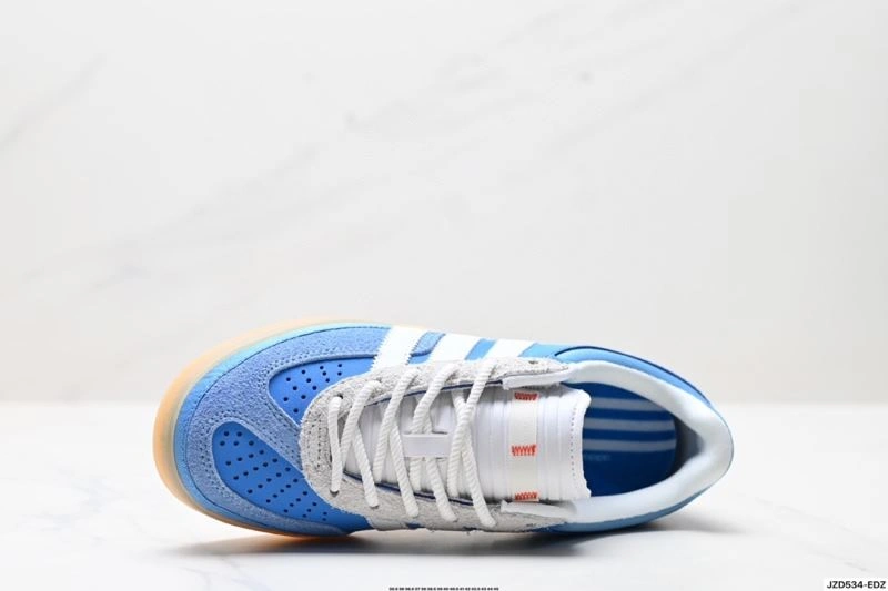 Top mirror Adidas Gazelle Shoes