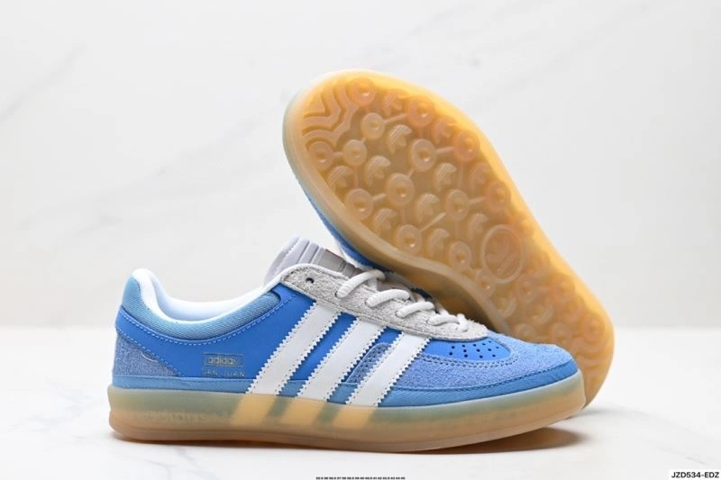 Top mirror Adidas Gazelle Shoes