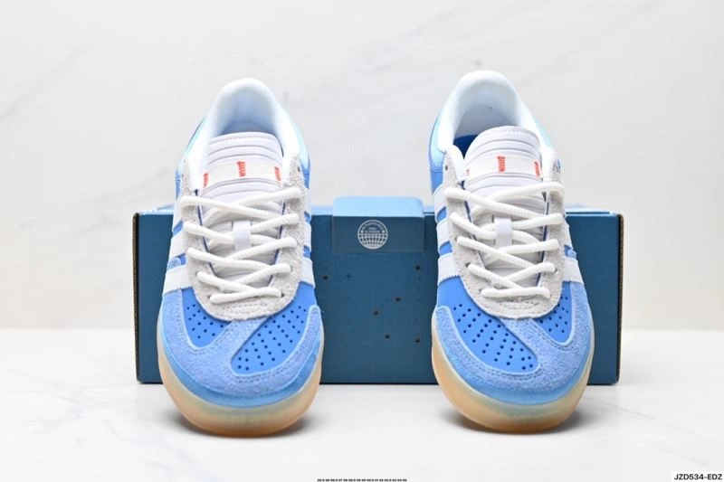 Top mirror Adidas Gazelle Shoes