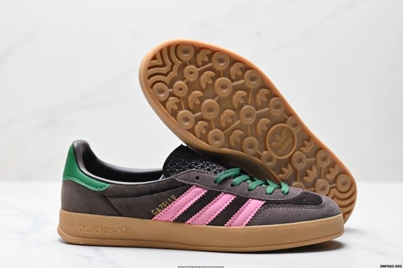 Top mirror Adidas Gazelle Shoes