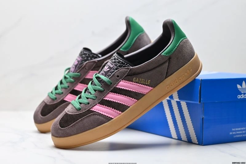 Top mirror Adidas Gazelle Shoes