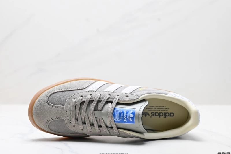 Top mirror Adidas Gazelle Shoes