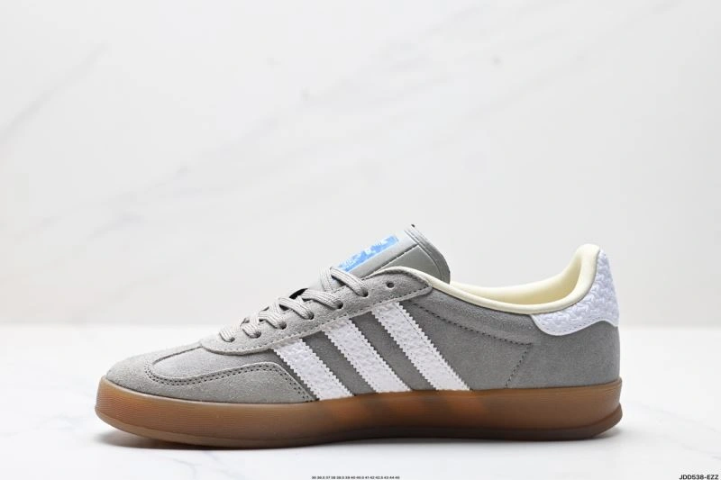 Top mirror Adidas Gazelle Shoes