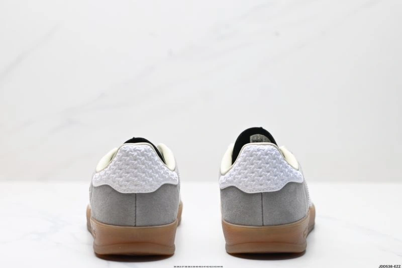 Top mirror Adidas Gazelle Shoes
