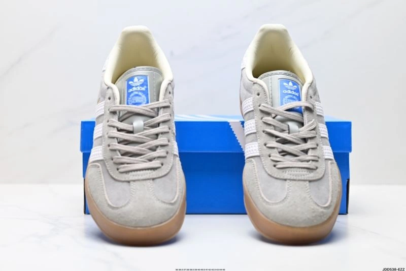 Top mirror Adidas Gazelle Shoes