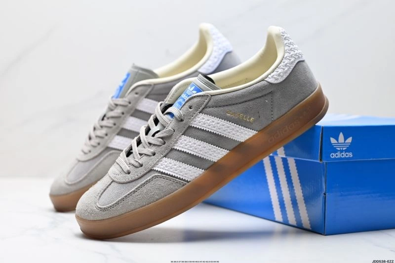 Top mirror Adidas Gazelle Shoes