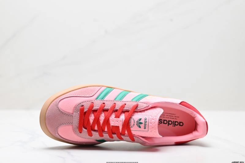 Top mirror Adidas Gazelle Shoes
