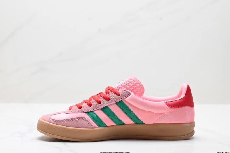 Top mirror Adidas Gazelle Shoes
