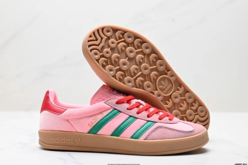 Top mirror Adidas Gazelle Shoes