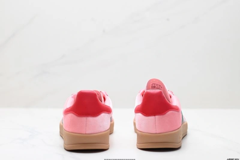 Top mirror Adidas Gazelle Shoes